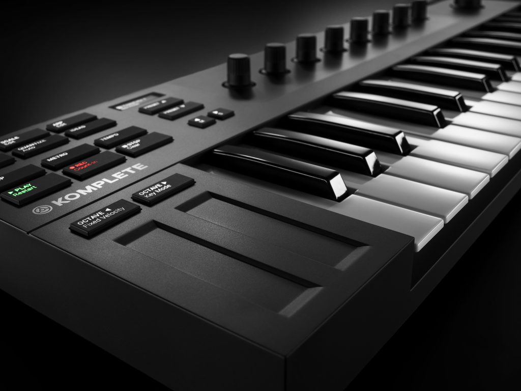 Komplete Kontrol M32 - DJLab